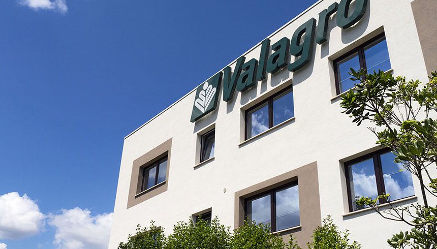 Valagro signs the Patent Box agreement | Syngenta Biologicals